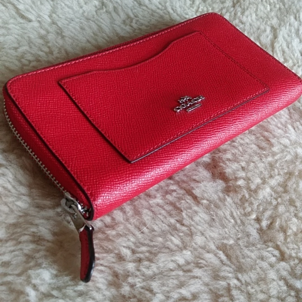 Gorgeous Almost New Coach Red Leather Wallet - Gem